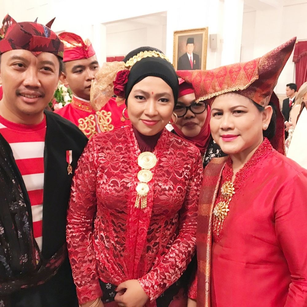 Eksplorasi Keindahan Kebaya Rancongan Jawa Timur: Elegansi Tradisi yang ...