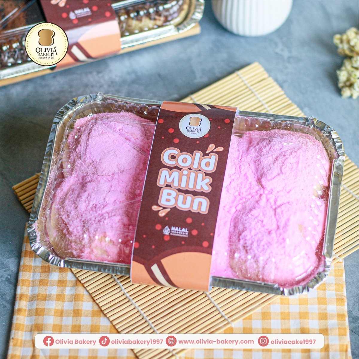Cold Milk Bun Strawberry