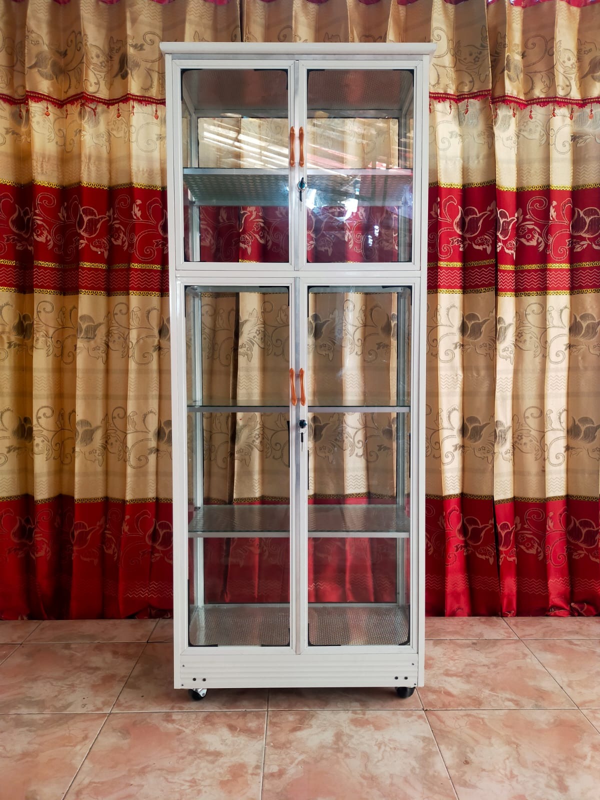 LEMARI KACA P4 MINI FULL SAP