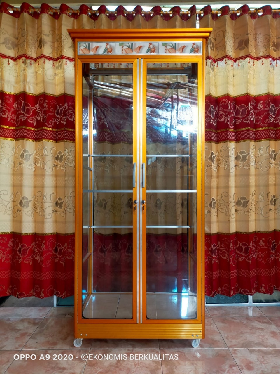 LEMARI KACA P2 FULL GANTUNG