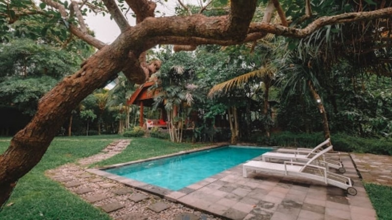 Villa Dengan Kolam Renang di Jogja
